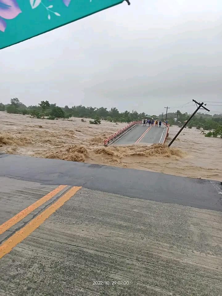 Bagyong Paeng, nag-iwan ng tatlong patay, landslide at malawakang ... Bagyong Paeng, nag-iwan ng tatlong patay, landslide at malawakang ...