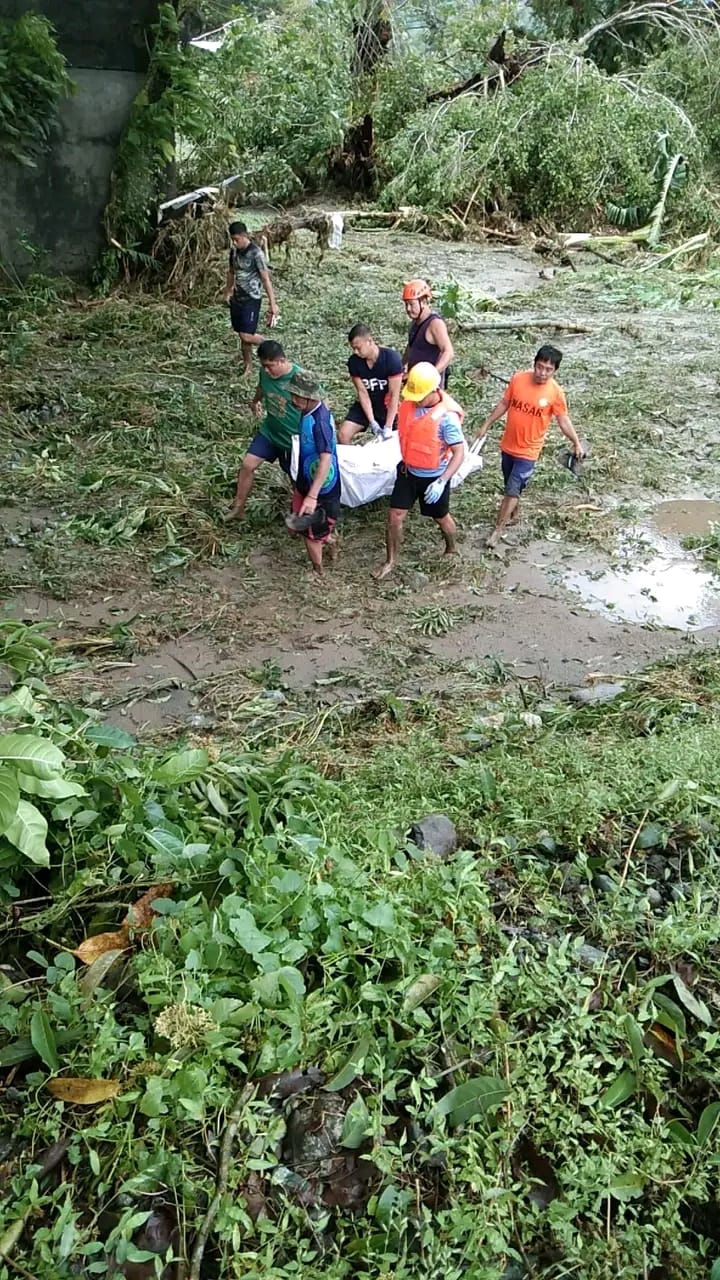 Bagyong Paeng, nag-iwan ng tatlong patay, landslide at malawakang ... Bagyong Paeng, nag-iwan ng tatlong patay, landslide at malawakang ...
