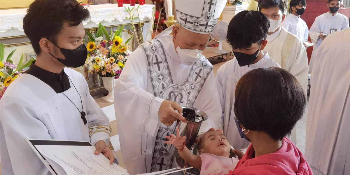 Binyagang bayan, pinangunahan ni Cardinal Advincula – VeritasPH Binyagang bayan, pinangunahan ni Cardinal Advincula – VeritasPH